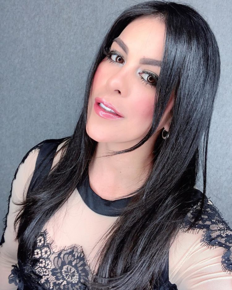 Angélica Camacho Genera Polémica Al Grabarse Comiendo Carne Cruda