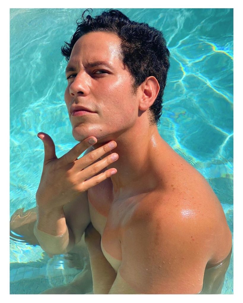 Christian Chávez sorprendió al vestirse como una drag queen